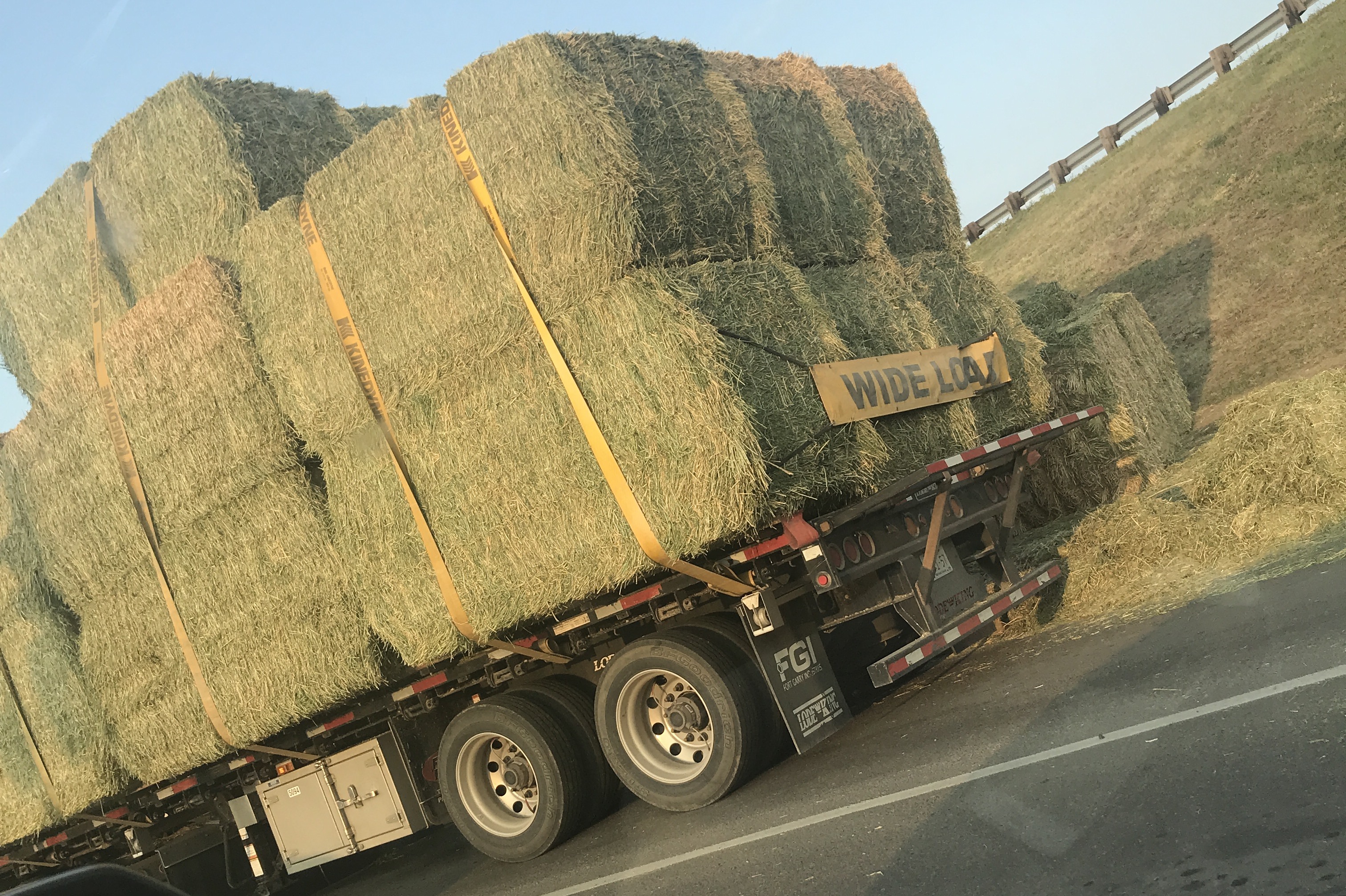 Hay bale incident slows traffic - SwiftCurrentOnline.com - Local news ...