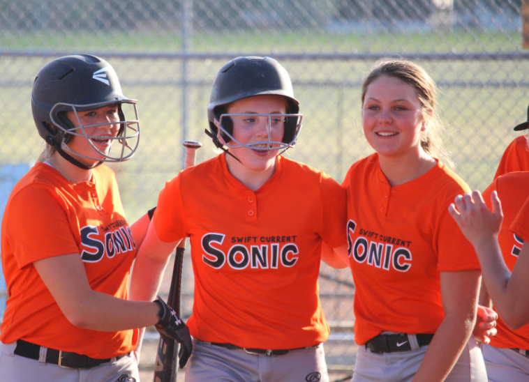 Girls Softball Hopeful to Swing in Spring - SwiftCurrentOnline.com ...