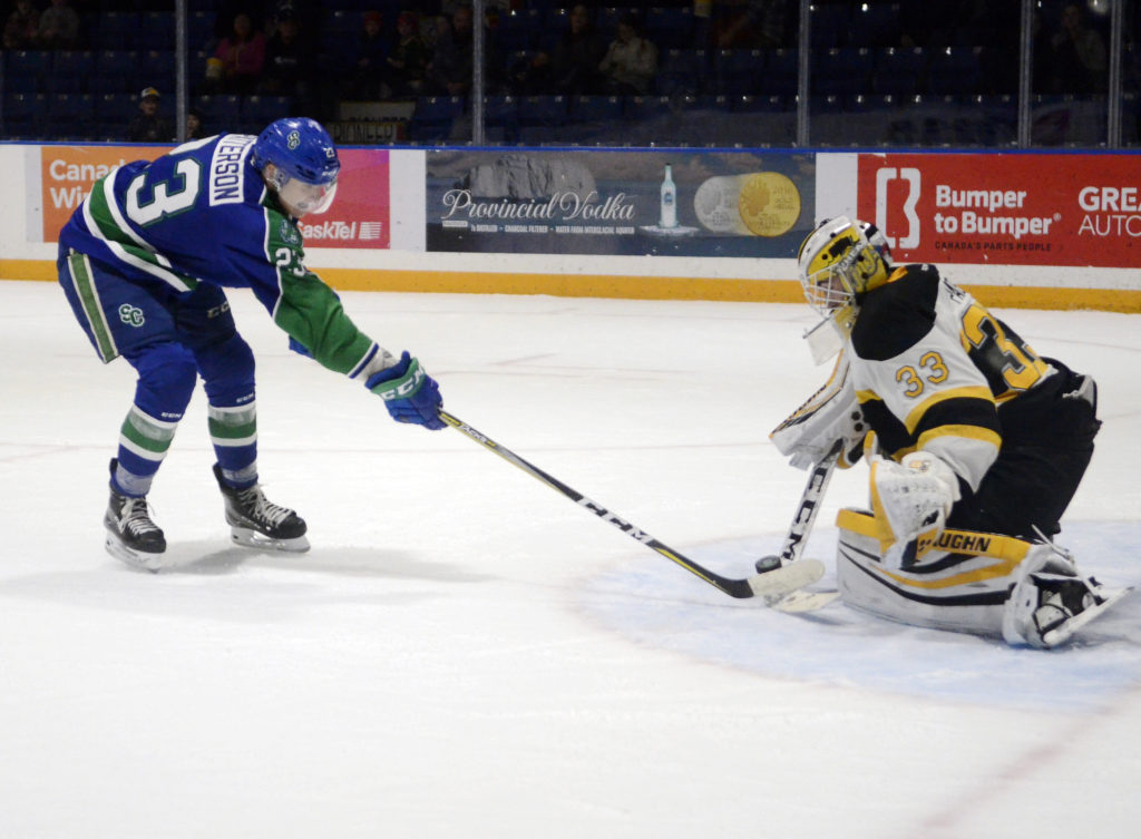 Broncos' Patterson Dealt to Everett for Pick, Unsigned Asset ...